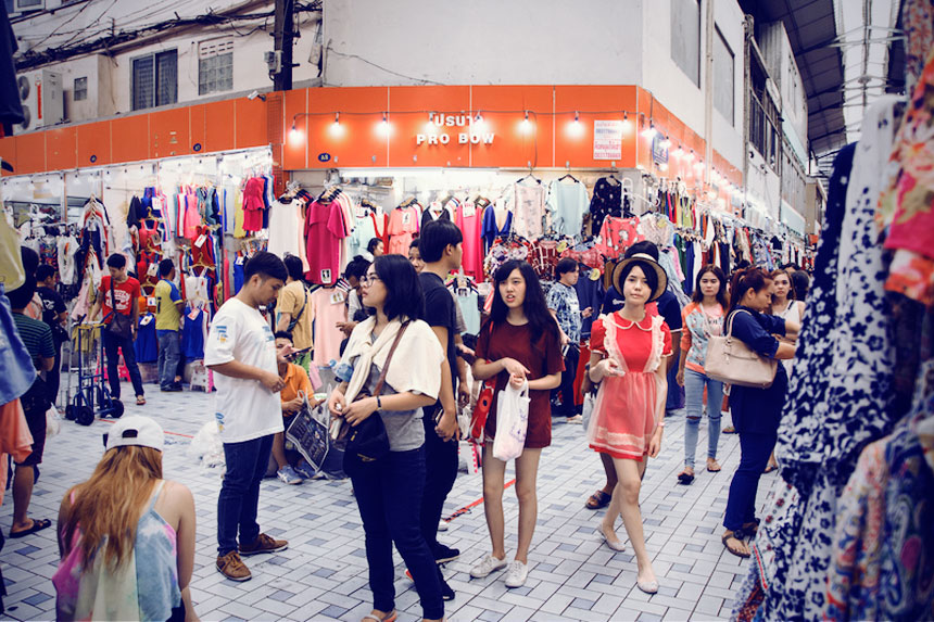 Pratunam Market: Cheap Shopping Place in Bangkok | Travelvui
