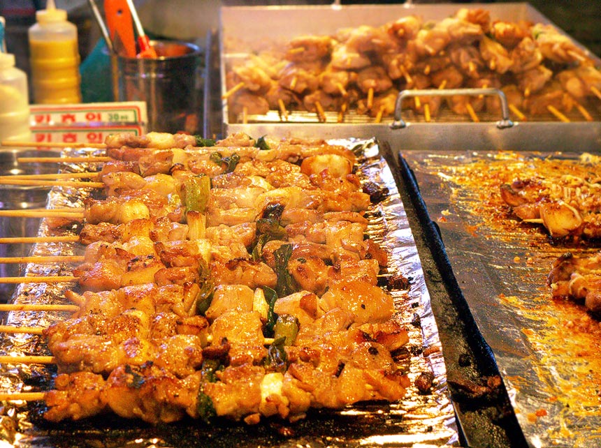 Dakkochi (Grilled Chicken Skewers) : Recommended Street Food | Travelvui