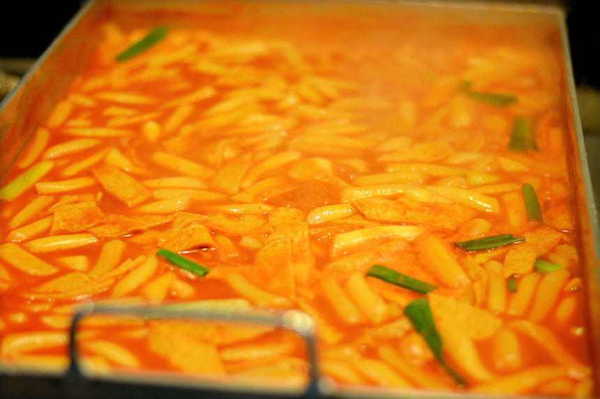 Ddeokbokki (Korean Spicy Rice Cakes) : Recommended Street Food | Travelvui