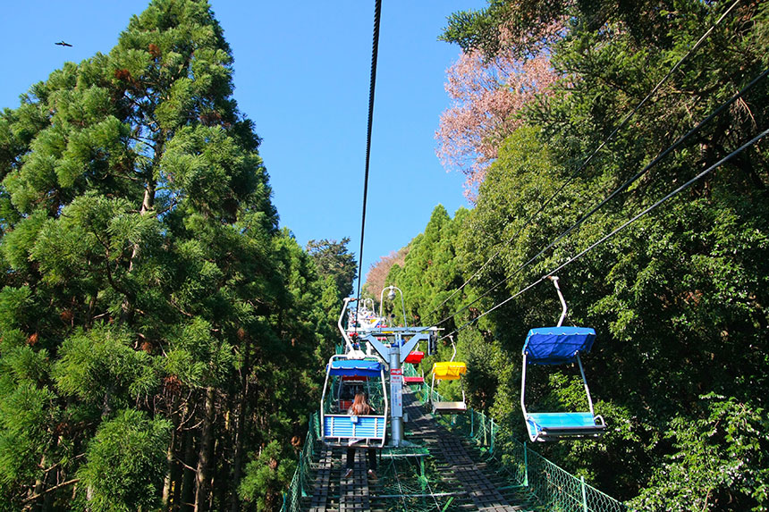 Mount Takao Cable Car & Chair Lift : Tokyo Transport Guide | Travelvui