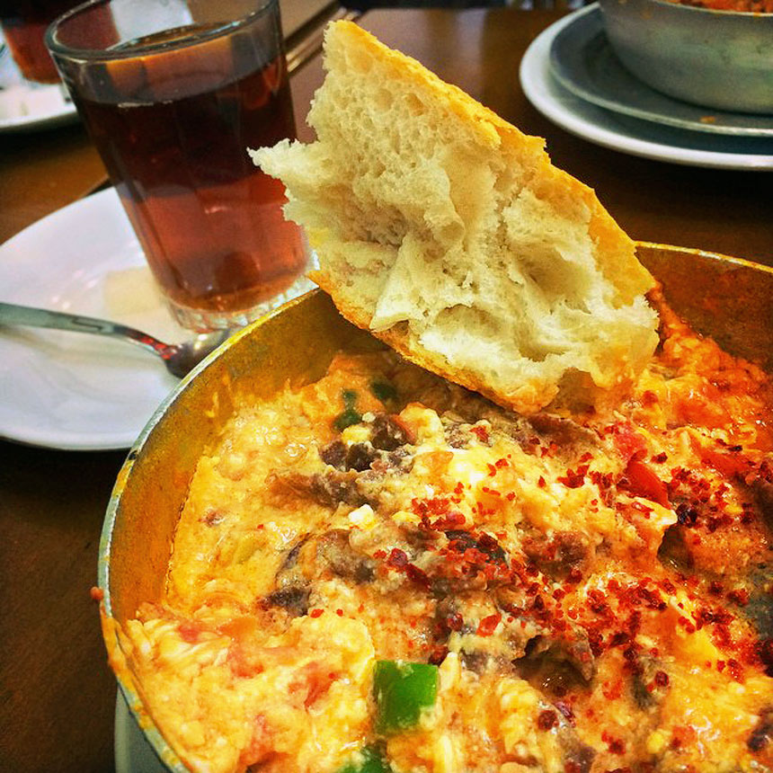 Menemen (Turkish Style Omelet) : Recommended Istanbul Food | Travelvui