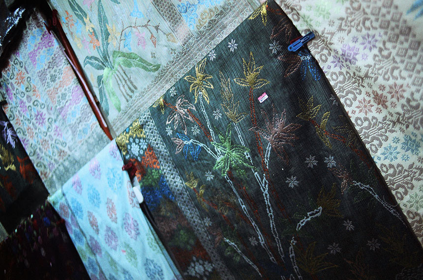 Malaysian Songket: Must-buy Product in Kuala Lumpur | Travelvui