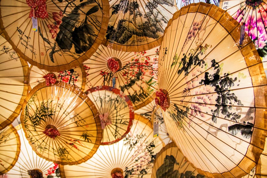 Oil Paper Umbrella: Best Souvenir from Taipei | Travelvui